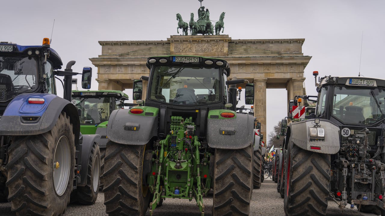 Duitse boeren protesteren in Berlijn tegen dreigend einde subsidies Duitse boeren protesteren in Berlijn tegen dreigend einde subsidies