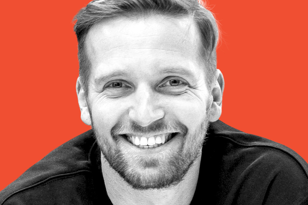 Deze surfdude breidt uit in tweedehandskleren