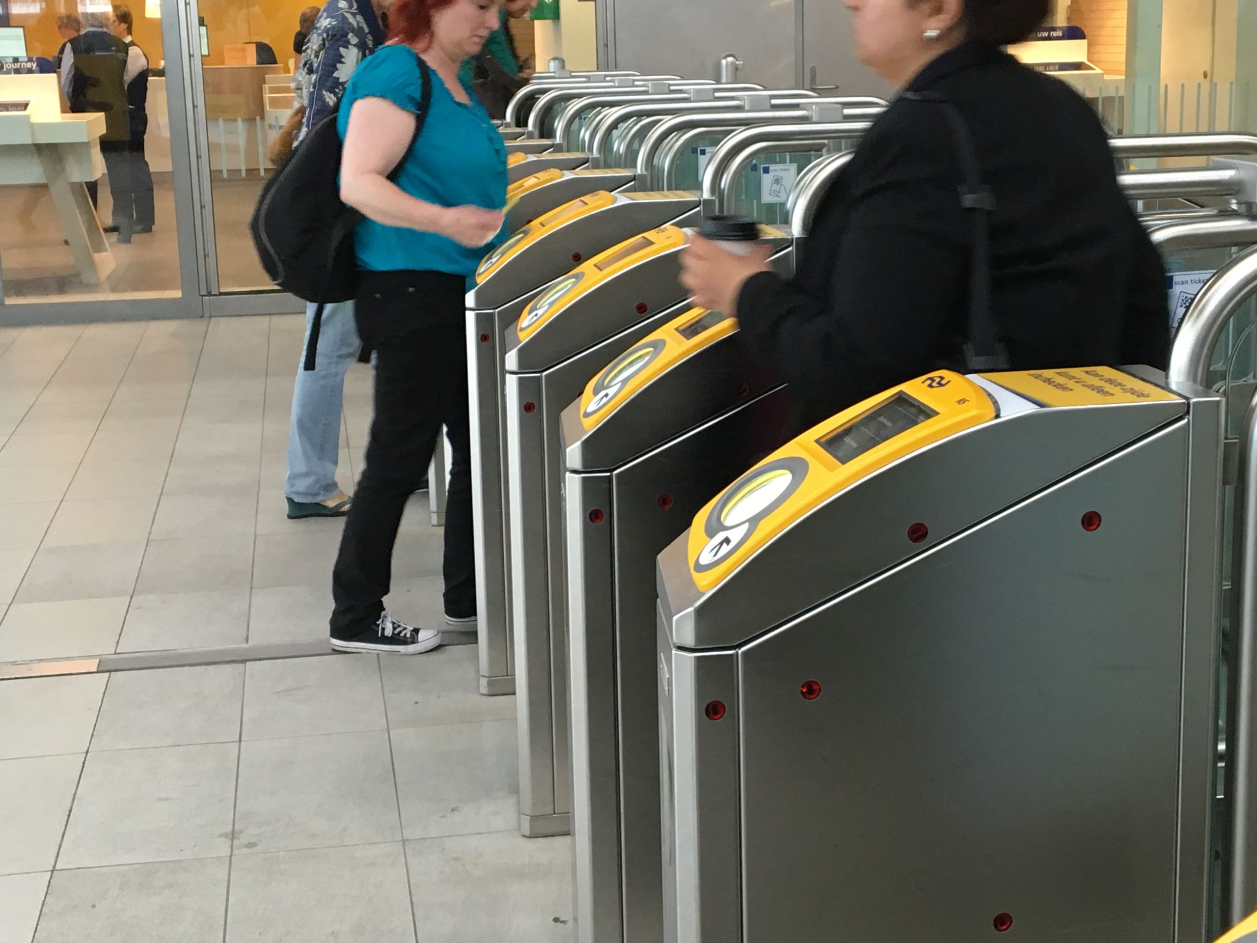 Bankpas als ov-chipkaart, gaat dat werken?