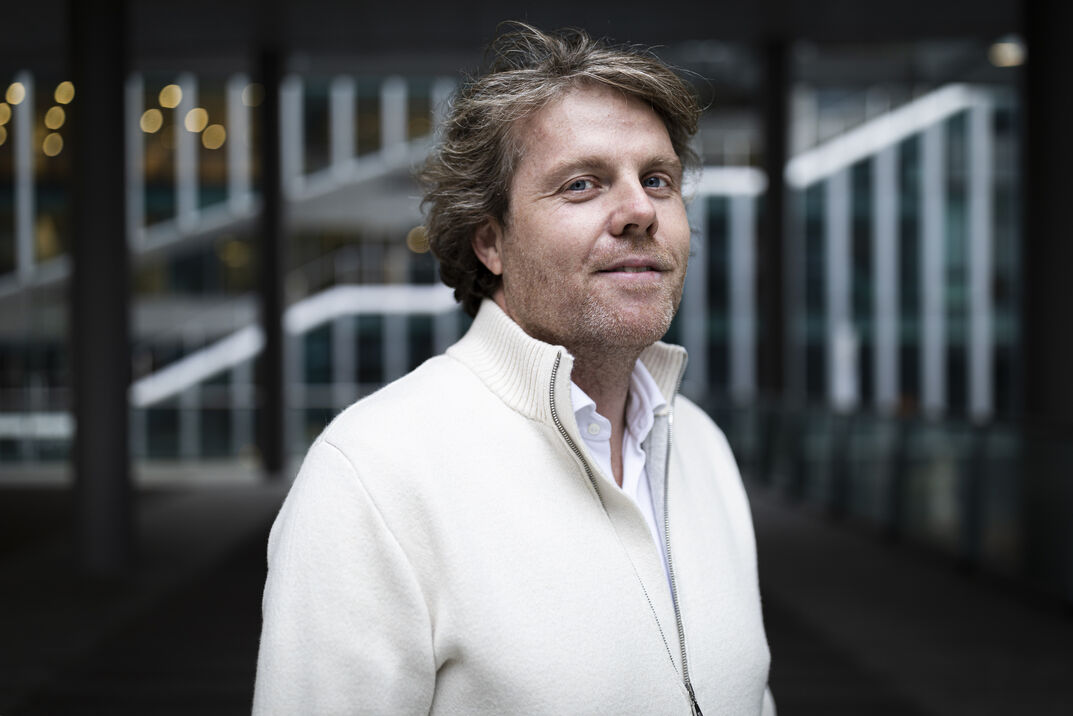 Zakenman Beelen opent aanval op Amsterdamse ambtenaren