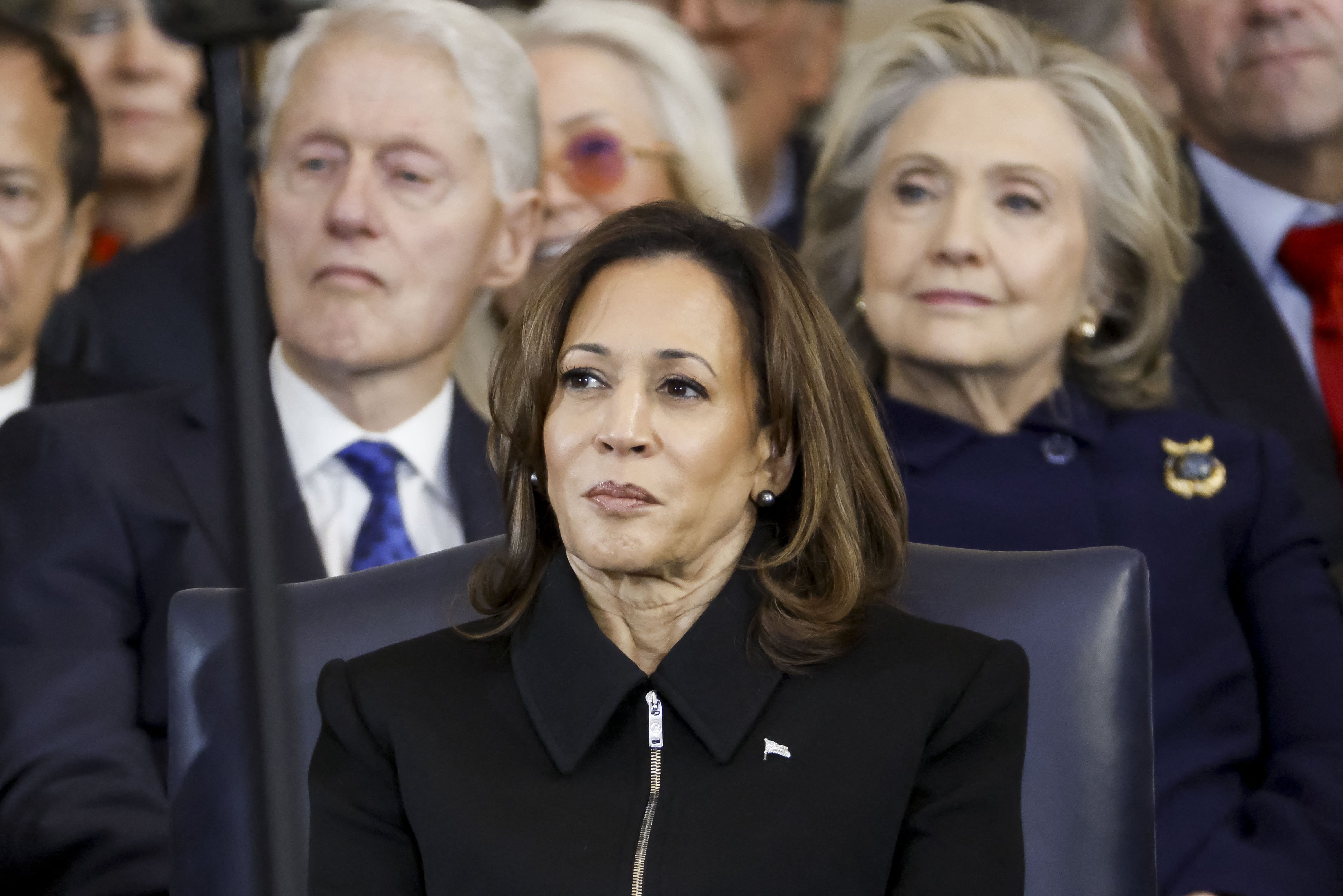 Trump trekt veiligheidsmachtigingen Kamala Harris en Hillary Clinton in