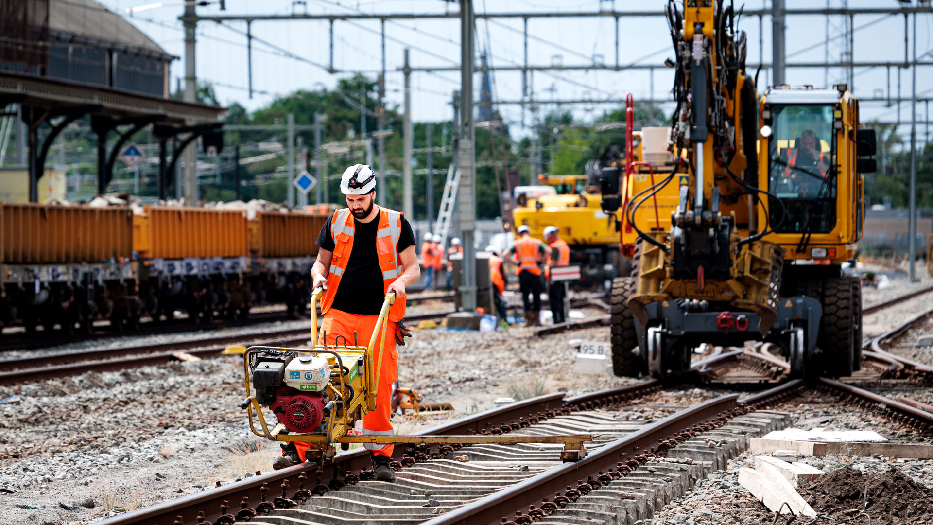 Te weinig mensen, te veel werk: hoe werkzaamheden aan het spoor zuchten ...