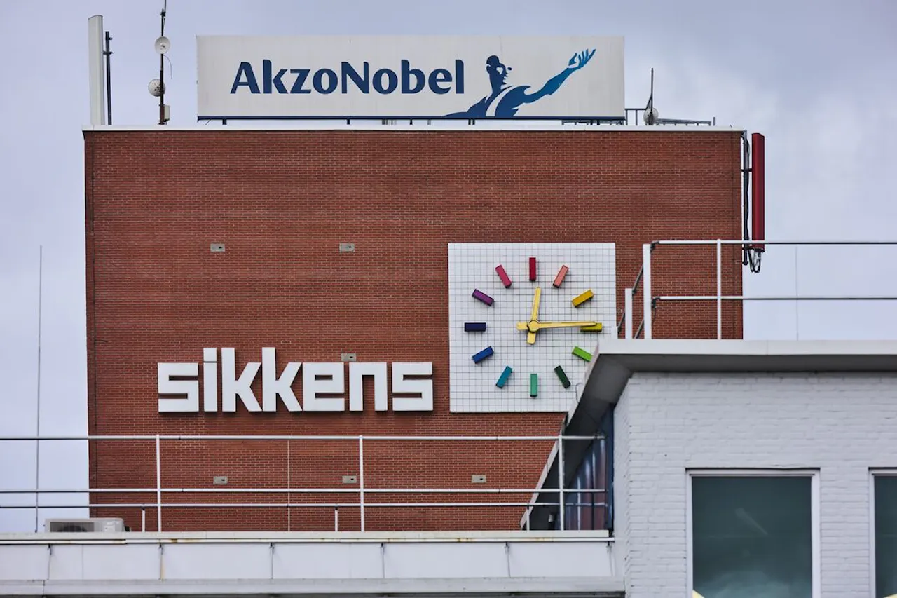 AkzoNobel slaat overnamebod af, koers spuit omhoog