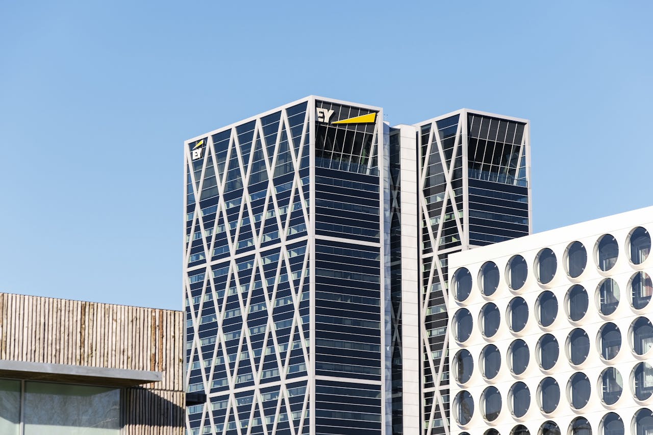 EY geeft signaal af met oorlogskas voor af te splitsen adviestak