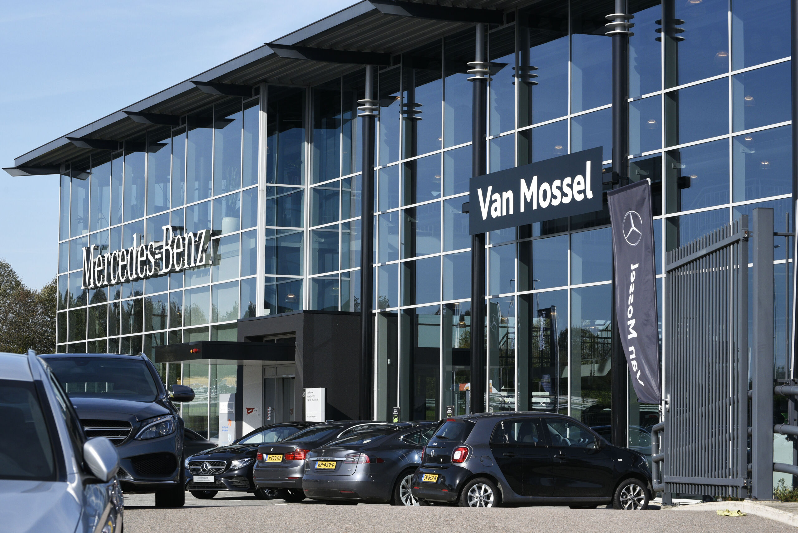 Autodealer Van Mossel doet mega-overname in België en Luxemburg