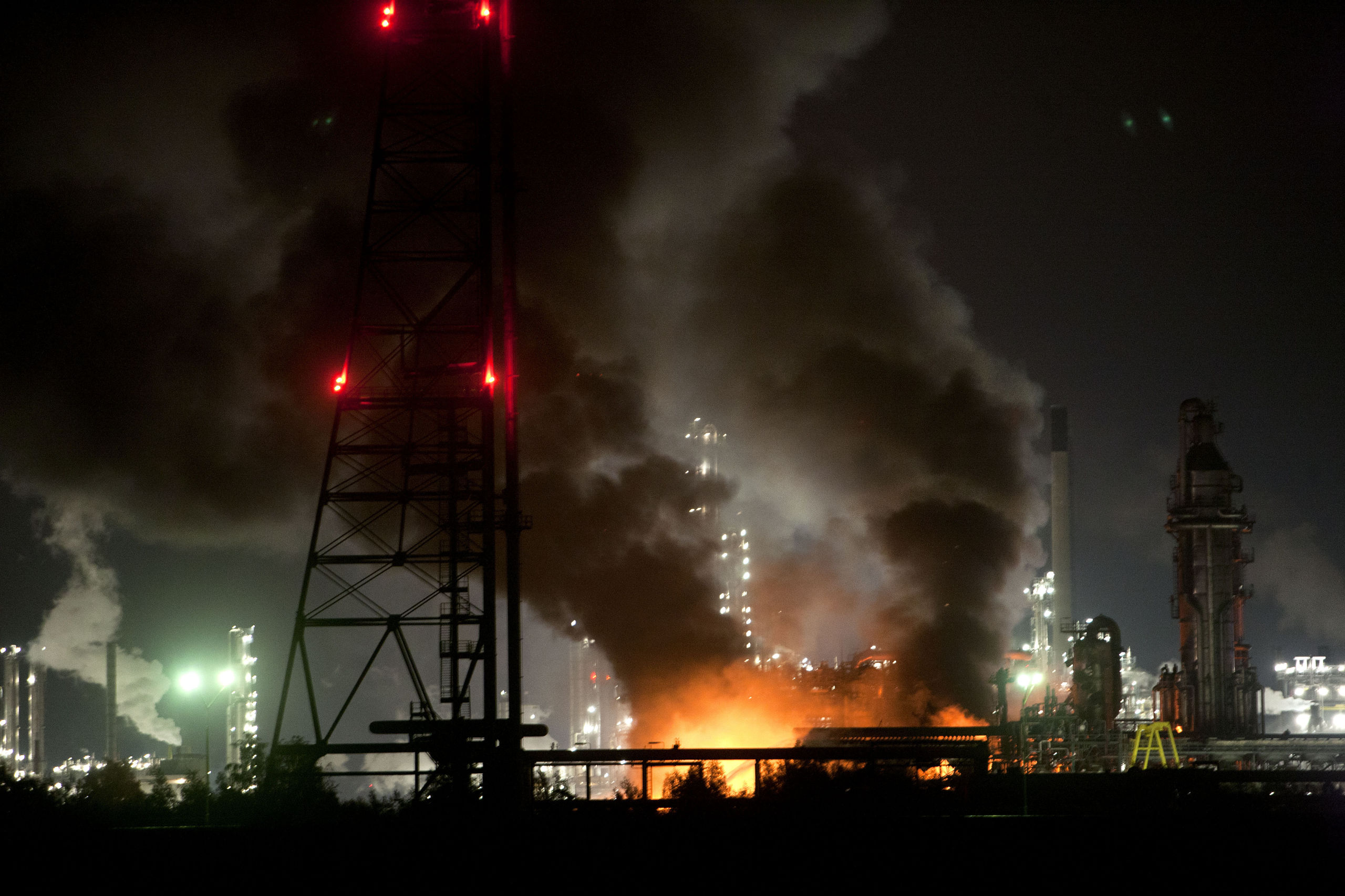 Shell boos om afluisteren na Moerdijk-explosie