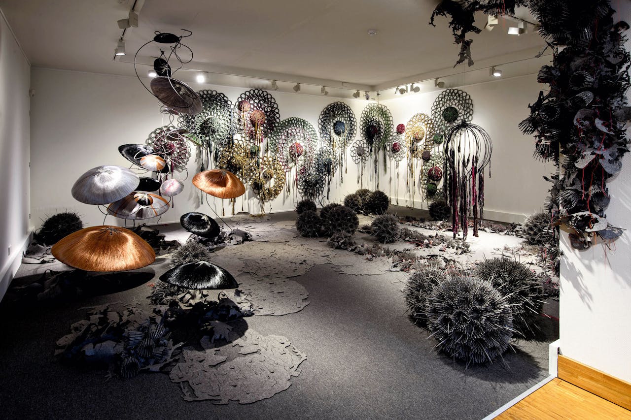 Welvaart en een schone aarde? Kunstenaars verbeelden de paradox