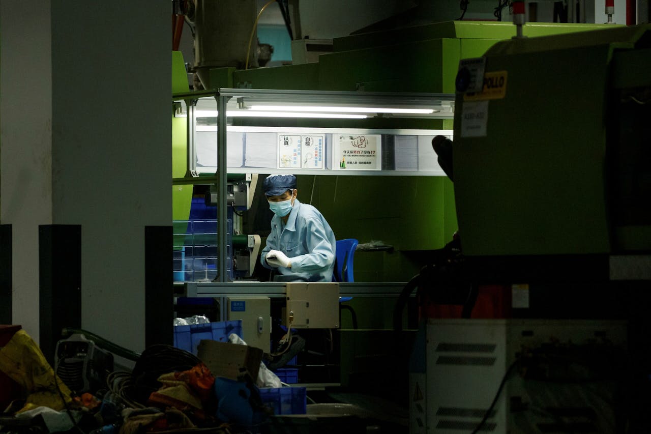Universal Electronic transporteert Oeigoeren naar fabriek buiten Xinjiang