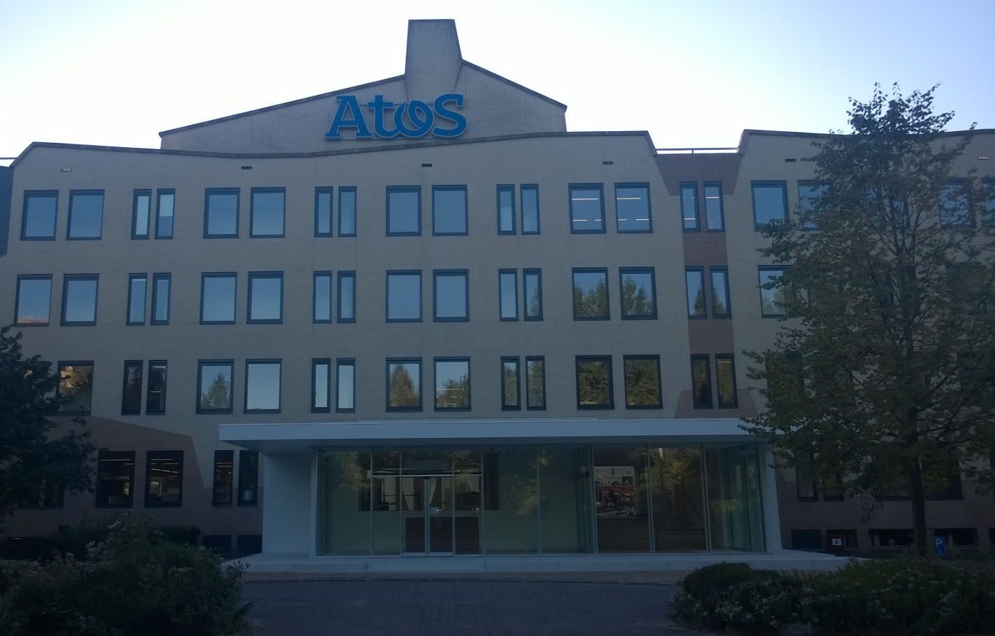 Automatiseerder Atos trekt bonussen personeel in