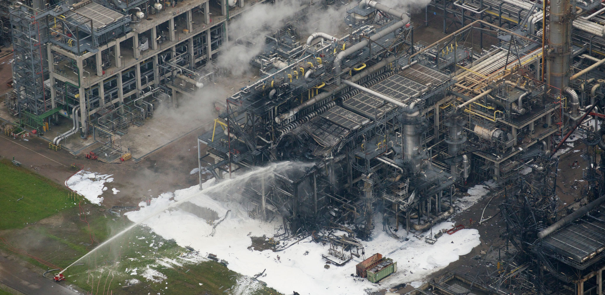 Uitslaande brand bij Shell Moerdijk bedwongen