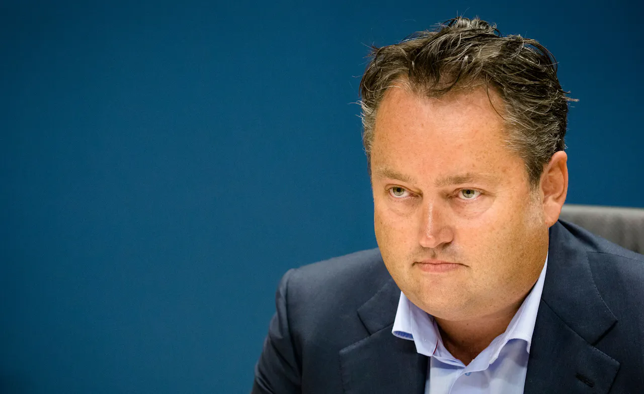 De Vries eiste van tussenpersoon eindafkoopsom van half miljoen