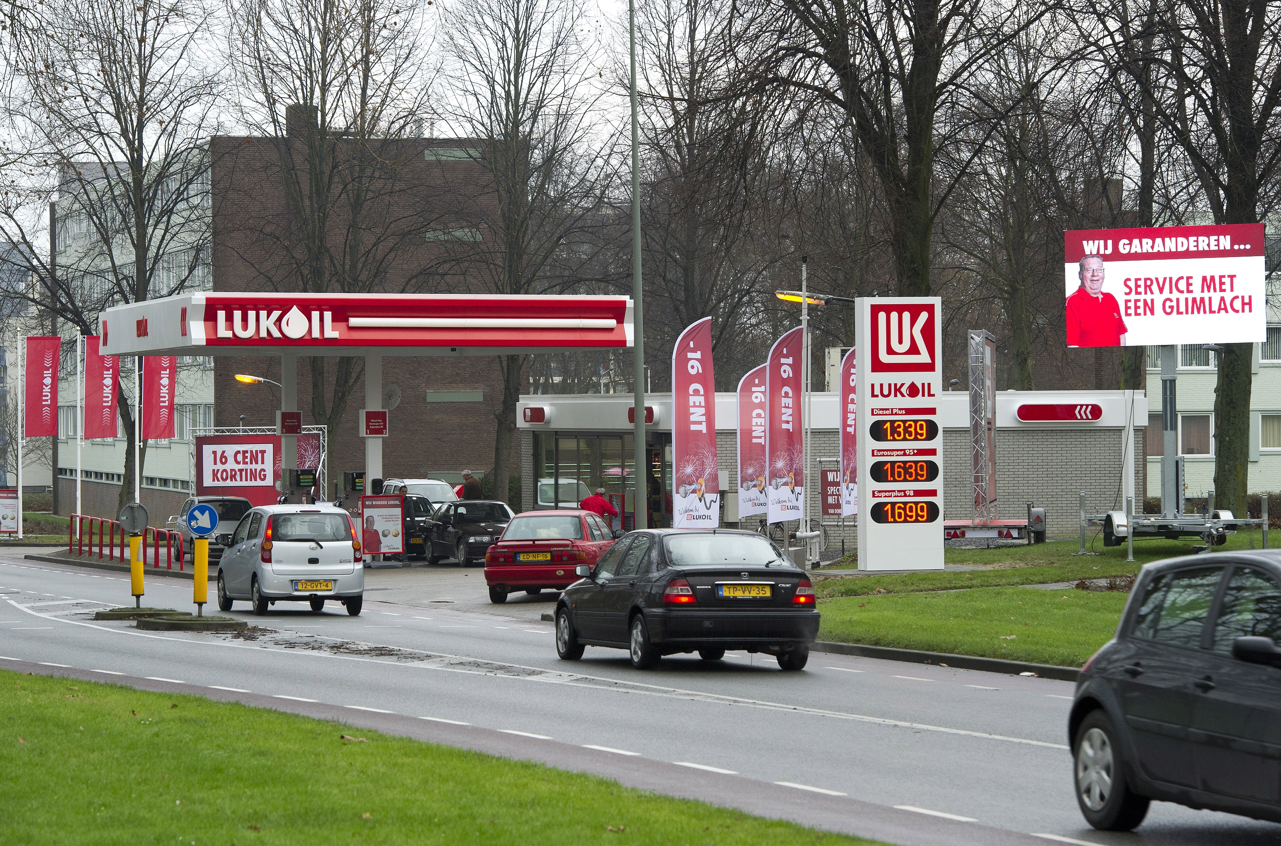 Lukoil opent eerste tankstation Nederland