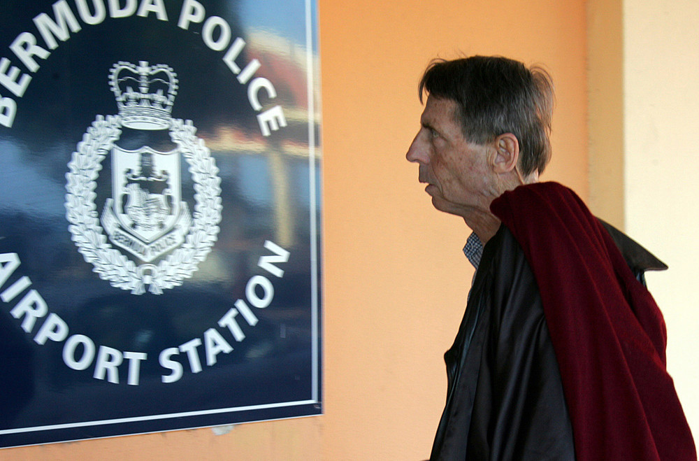 Deuss-bank met verborgen camera’s vanuit tas en bloes van Fiod ...