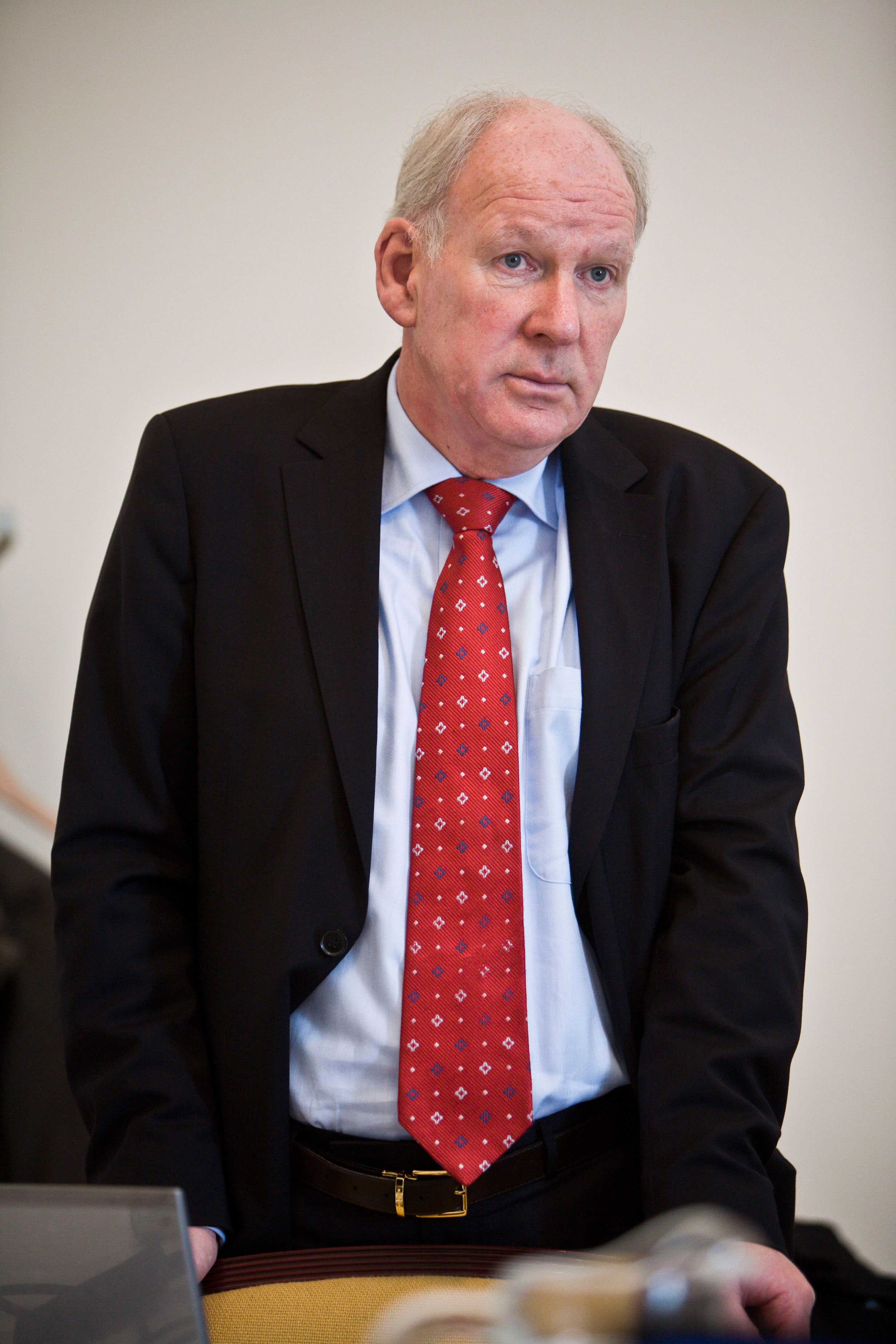 Dijsselbloem grijpt in bij raad van toezicht AFM, George Möller moet weg