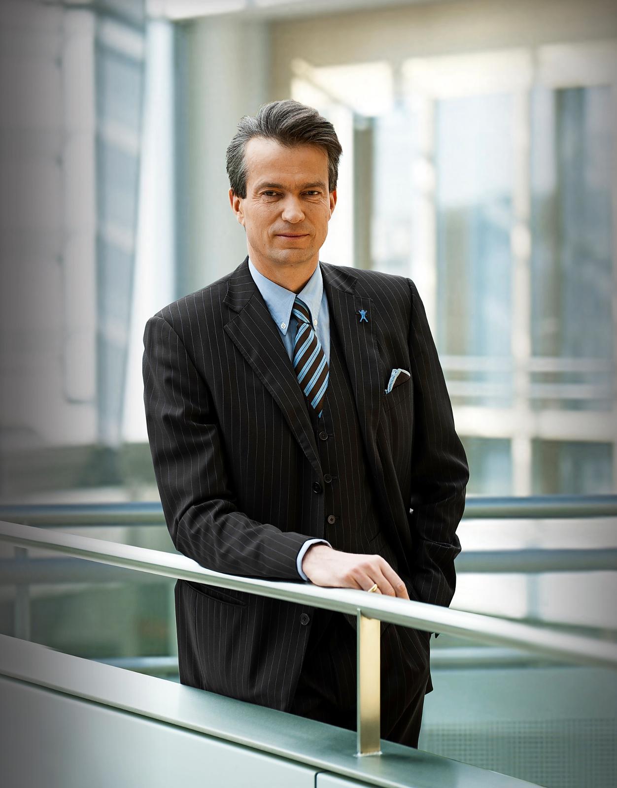 Miljardair op rolschaatsen waakt over familiefortuin