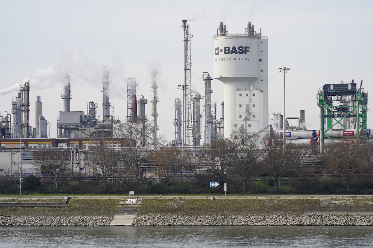 Basf schrapt 2600 banen en moet op Nordstream €7,3 mrd afschrijven