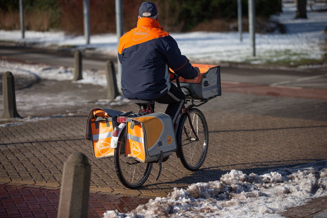 PostNL ziet positief effect van coronacrisis wat afnemen