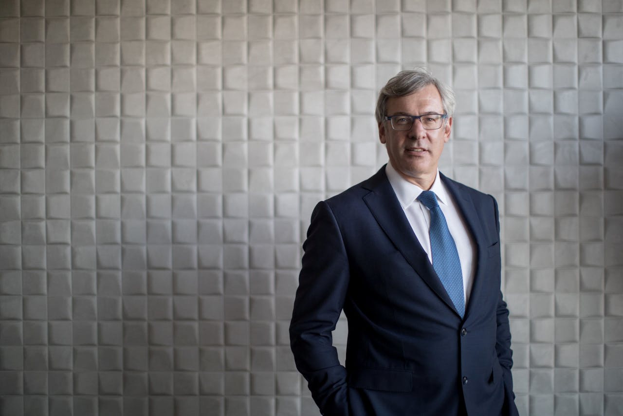 David McKay stoot met zijn bank door naar wereldtop