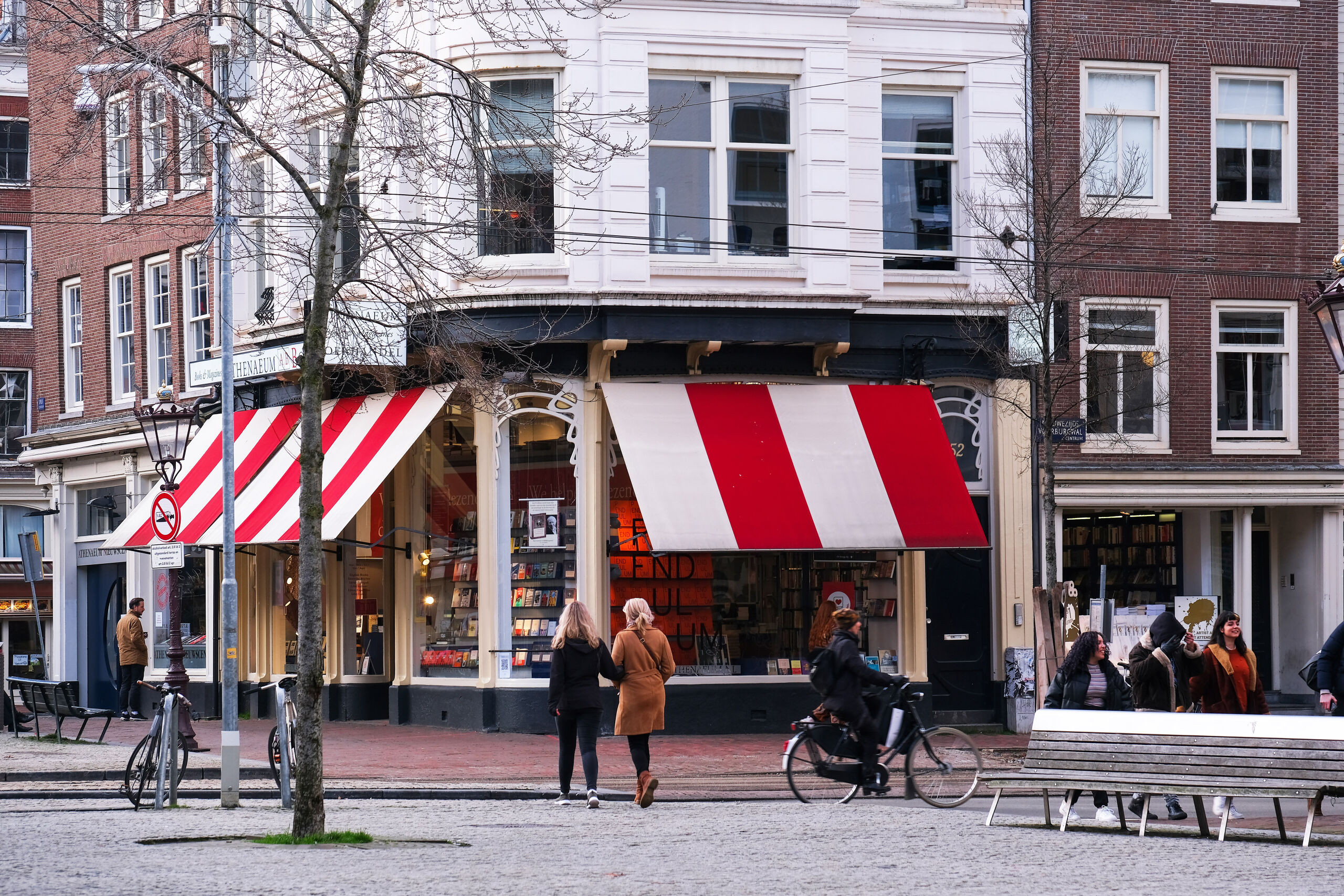 Uitgevers Derk Haank en Paulien Loerts ontfermen zich over Athenaeum ...