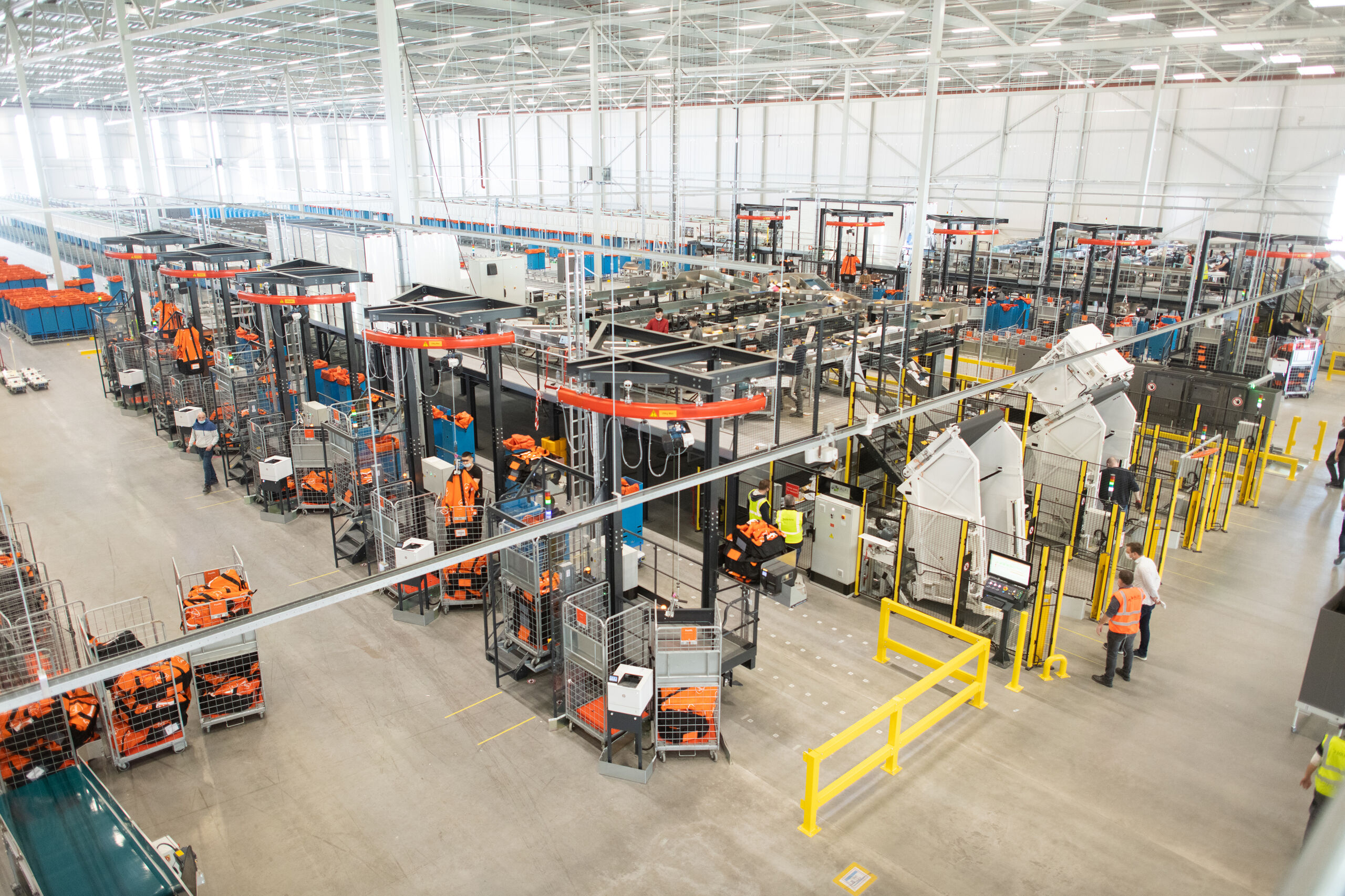 Robots sorteren voortaan pakjes met telefoons en fashion bij PostNL