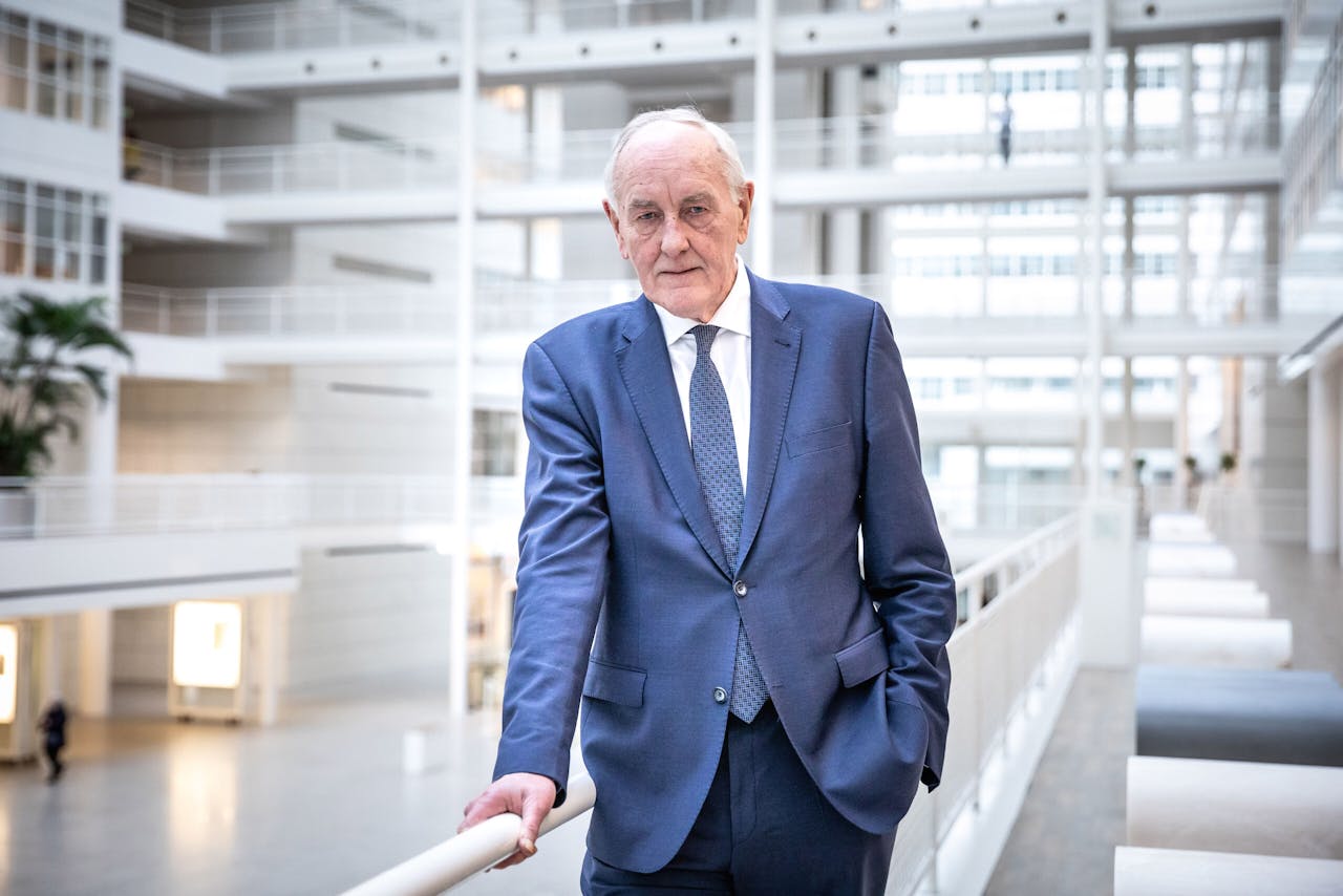 Politieke fixer Johan Remkes moet vastgeroeste formatie vlottrekken